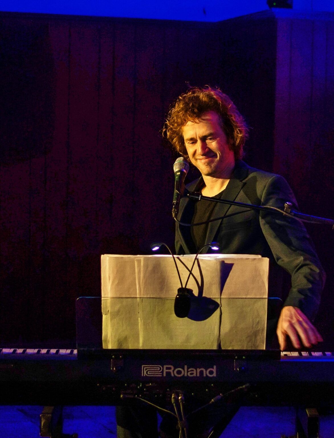 Betoverend Herfstconcert van zanger-pianist Roon Staal in Niezijl